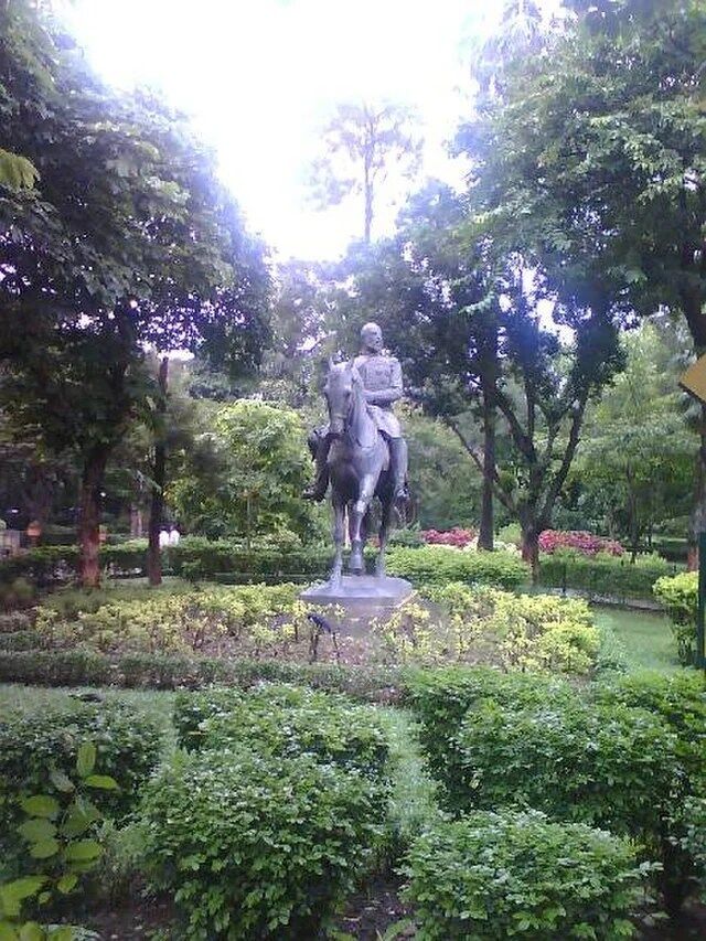 Jijamata Udyan Famous Tourist Palace in Mumbai - E India Tourism