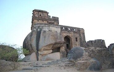 Chhatrapati Sambhaji Maharaj Samadhisthal Tulapur: Famous Historical ...