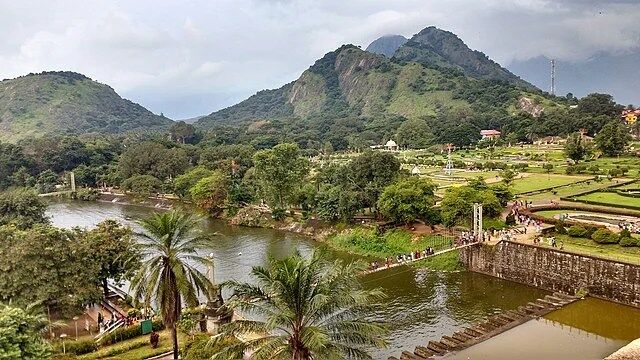 The Enchanting Yakshi Statue: A Symbol of Kerala's Artistic Heritage ...